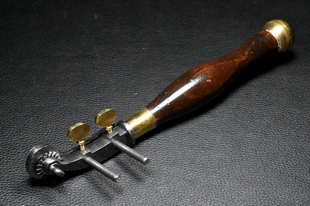 VB Pricking-marking wheel set, with reservoir and fence - Leather ...